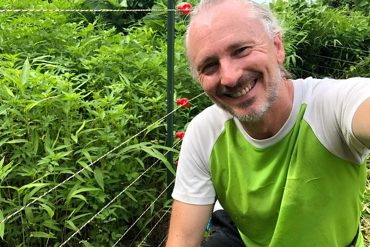 Gregory Rivers Behind the Scenes - Hokwokwing.hk